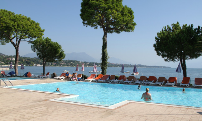 Village Vacances Front Lake Resort Le Corti Del Lago - Garda-tó